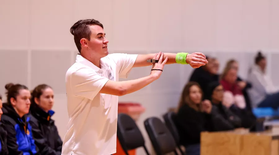 Netball Victoria’s new Beginner Umpire Program thrives - Netball VIC